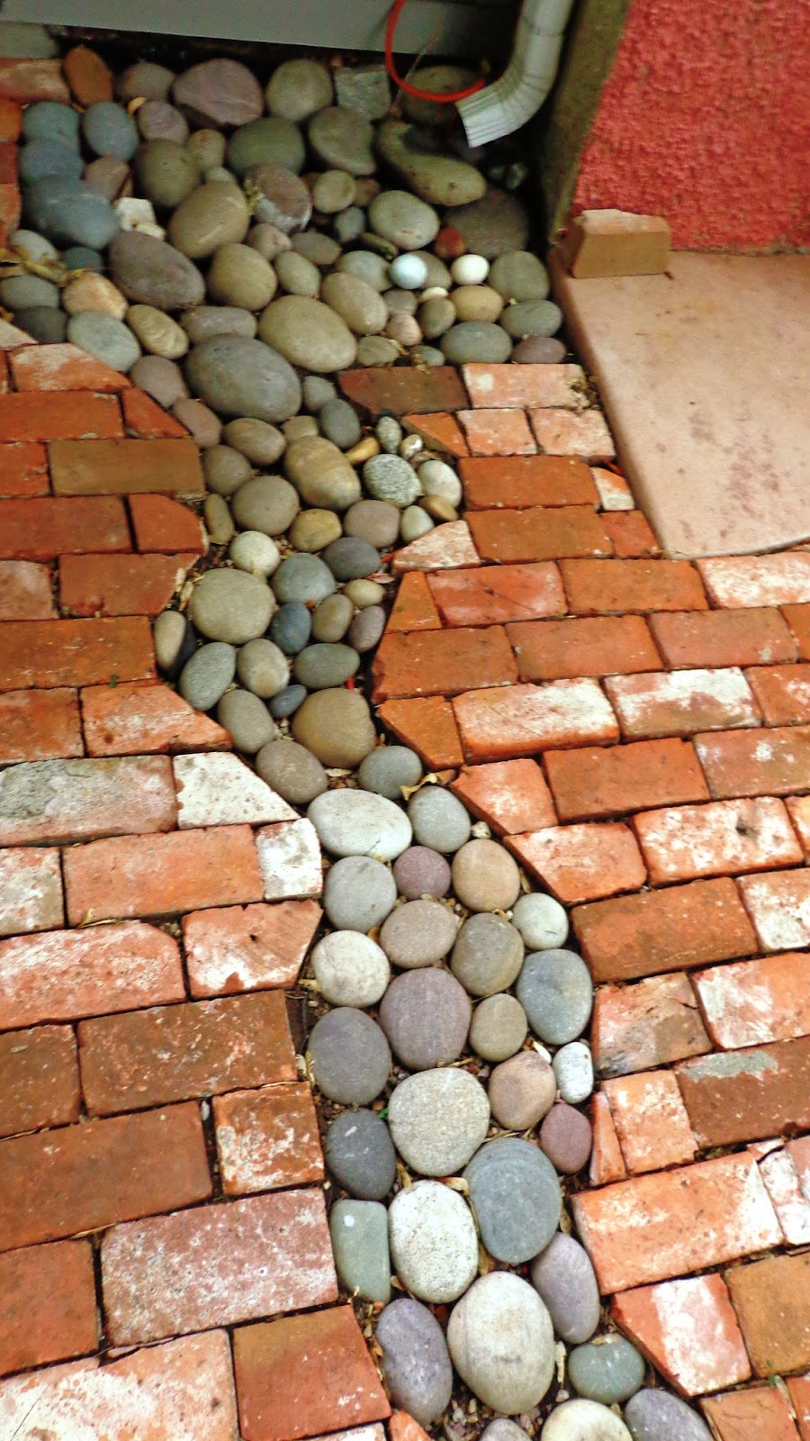 25 Fun Loving DIY Garden Art Ideas by Upcycling Household Items – Home ...