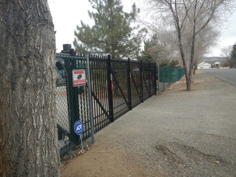21 DIY Driveway Gates-How To Build A Driveway Gate – Home And Gardening ...